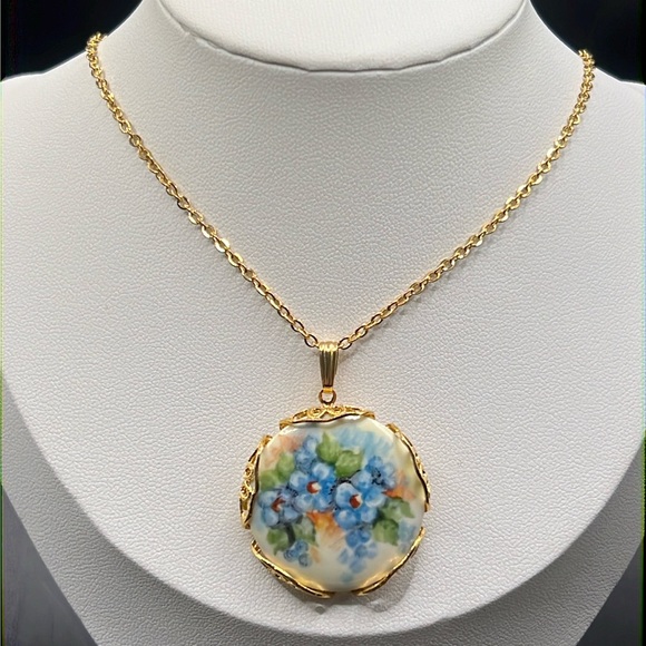 Vintage | Jewelry | Vintage Porcelain Flower Cameo Necklace | Poshmark